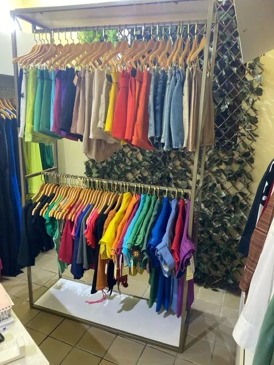 "expositor de roupas" no Brasil