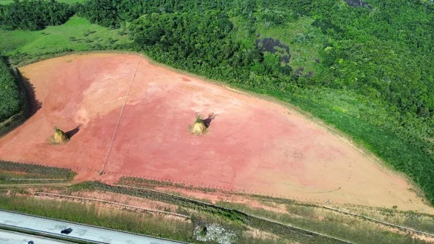 Terreno com 130.000 m2, localizado as margens Rodovia do Contorno ...