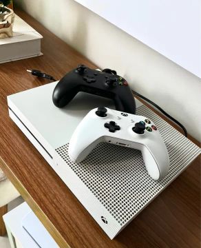 "console xbox one s 1tb com 2 controles" - Consoles de Vídeo Game no Brasil