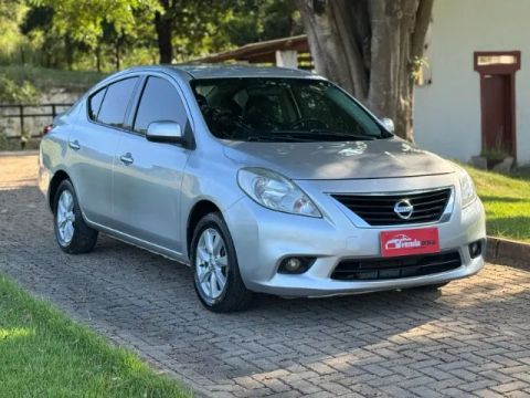 NISSAN VERSA 2013 Usados e Novos
