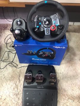 "volantes logitech" no Brasil