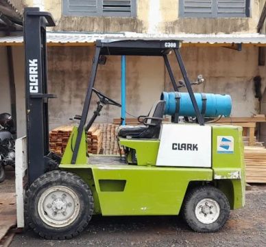 "clark empilhadeiras" no Brasil