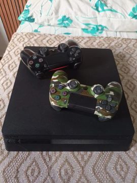 "console ps4 com 2 controles" - Consoles de Vídeo Game no Brasil