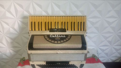 "acordeon quarta de voz" - Instrumentos musicais no Brasil