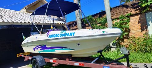 Lancha em Santa Catarina