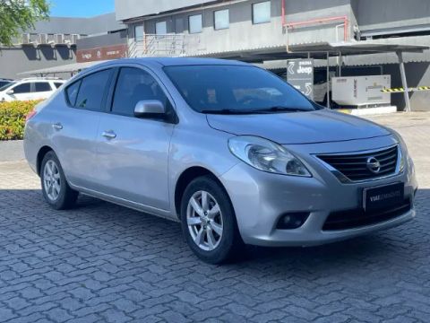NISSAN VERSA 2013 Usados e Novos