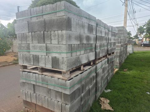 "milheiro bloco de concreto" no Brasil