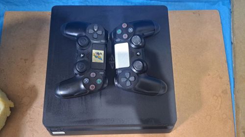 "console ps4 com 2 controles" - Consoles de Vídeo Game no Brasil