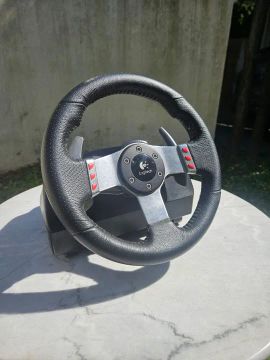 "volantes logitech" no Brasil