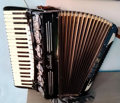 "sanfona de 120 baixos" - Instrumentos musicais no Brasil