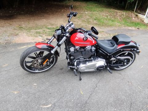 Motos HARLEY-DAVIDSON BREAKOUT no Brasil