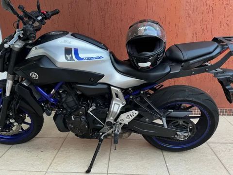 Motos YAMAHA MT-07/MT-07 2017 no Brasil