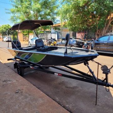 "barco de pesca com motor" no Brasil