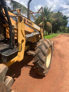 "trator com lamina e concha" - Tratores e máquinas agrícolas no Brasil