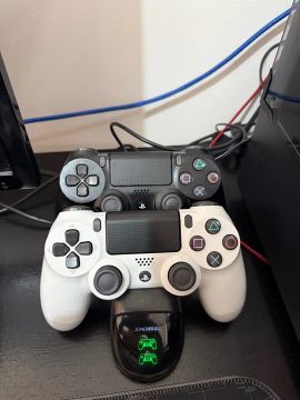 "console ps4 com 2 controles" - Consoles de Vídeo Game no Brasil