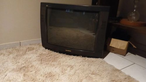 "tv de tubo" - TVs no Brasil