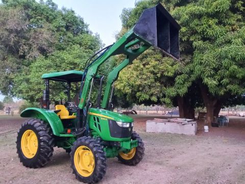 "trator com concha" - Tratores e máquinas agrícolas no Brasil