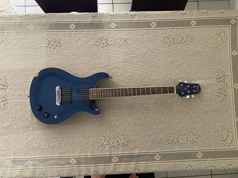 "guitarra tagima kiko loureiro" - Instrumentos musicais no Brasil