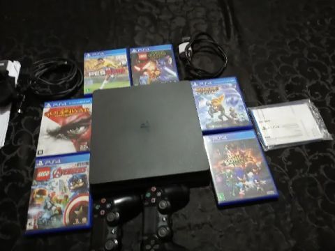 "console ps4 com 2 controles" - Consoles de Vídeo Game no Brasil