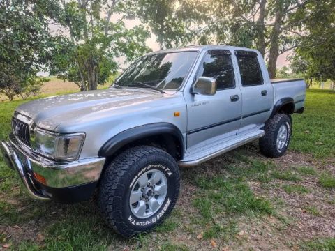 TOYOTA HILUX 2002 Usados e Novos