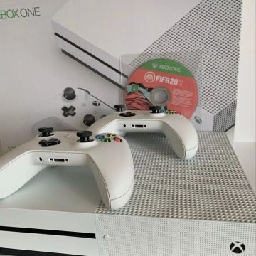 "console xbox one s 1tb com 2 controles" - Consoles de Vídeo Game no Brasil