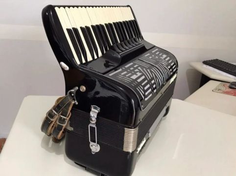 "sanfona ou acordeon" - Instrumentos musicais no Brasil