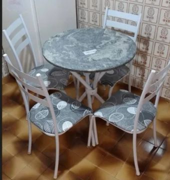 "mesa redonda de granito com 4 cadeiras" - Mesas no Brasil