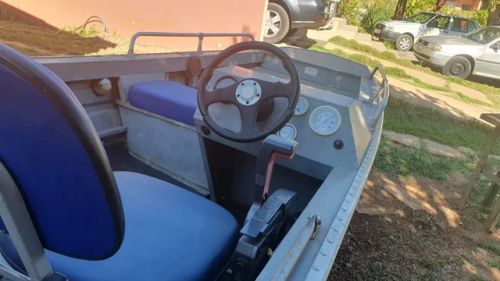 "barco de pesca com motor" no Brasil