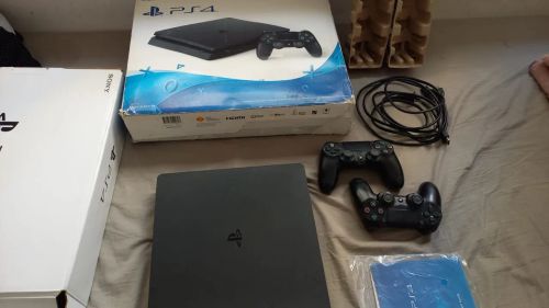 "console ps4 com 2 controles" - Consoles de Vídeo Game no Brasil