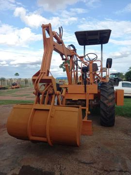 "trator com concha" - Tratores e máquinas agrícolas no Brasil