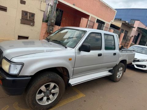 TOYOTA HILUX 2003 Usados e Novos