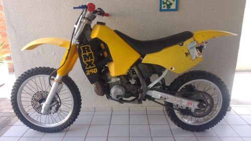 Motos SUZUKI RMX no Brasil