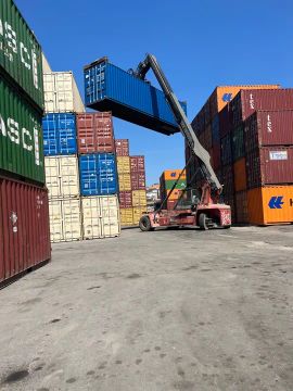 "container" - Comércio no Brasil