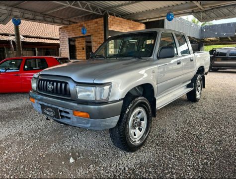 TOYOTA HILUX 2004 Usados e Novos