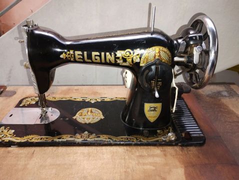 "maquinas de costura elgin antigas" no Brasil