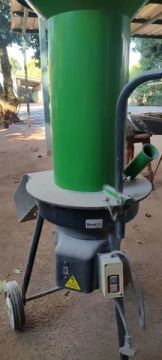 "triturador de galhos" no Brasil