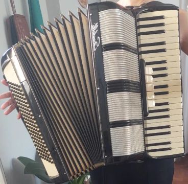 "sanfona de 120 baixos" - Instrumentos musicais no Brasil