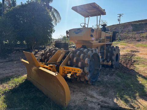 "rolo compactador" no Brasil