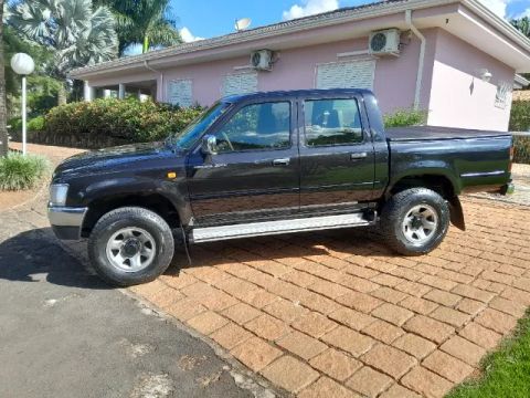 TOYOTA HILUX 2002 Usados e Novos