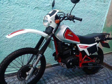 Motos HONDA XLX no Brasil