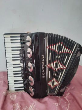 "sanfona de 120 baixos" - Instrumentos musicais no Brasil