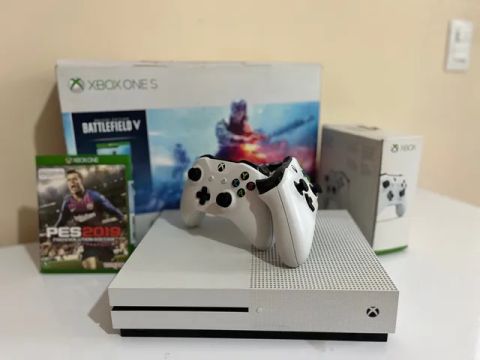 "console xbox one s 1tb com 2 controles" - Consoles de Vídeo Game no Brasil