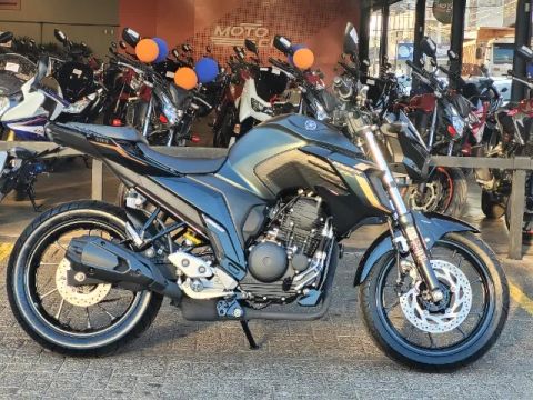 Motos YAMAHA FZ25 no Brasil