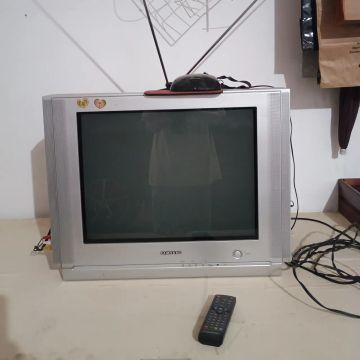 "tv de tubo" - TVs no Brasil