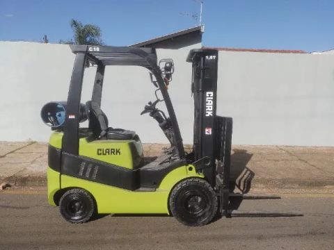 "clark empilhadeiras" no Brasil