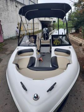 "lancha motorboat" no Brasil