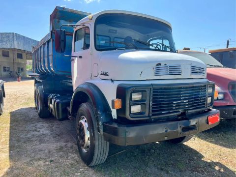 "caminhoes cacamba" no Brasil