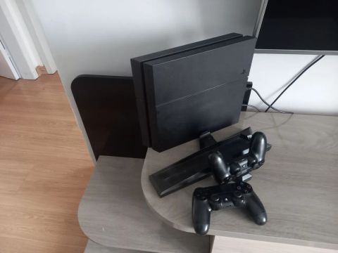"console ps4 com 2 controles" - Consoles de Vídeo Game no Brasil