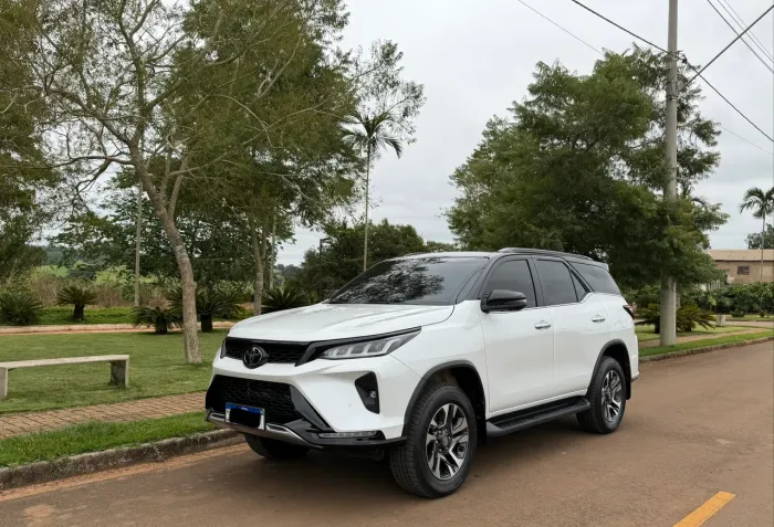 Toyota Hilux SW4 Diamond 2.8 TB 4X4 Die. Aut. Usados e Novos