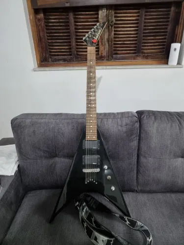 "guitarras flying v" - Instrumentos musicais no Brasil